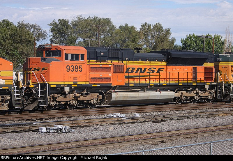 BNSF 9385